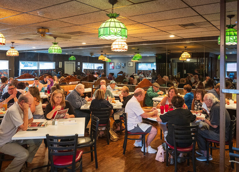 Frank & Helen’s Pizzeria is a University City landmark | Explore U. City